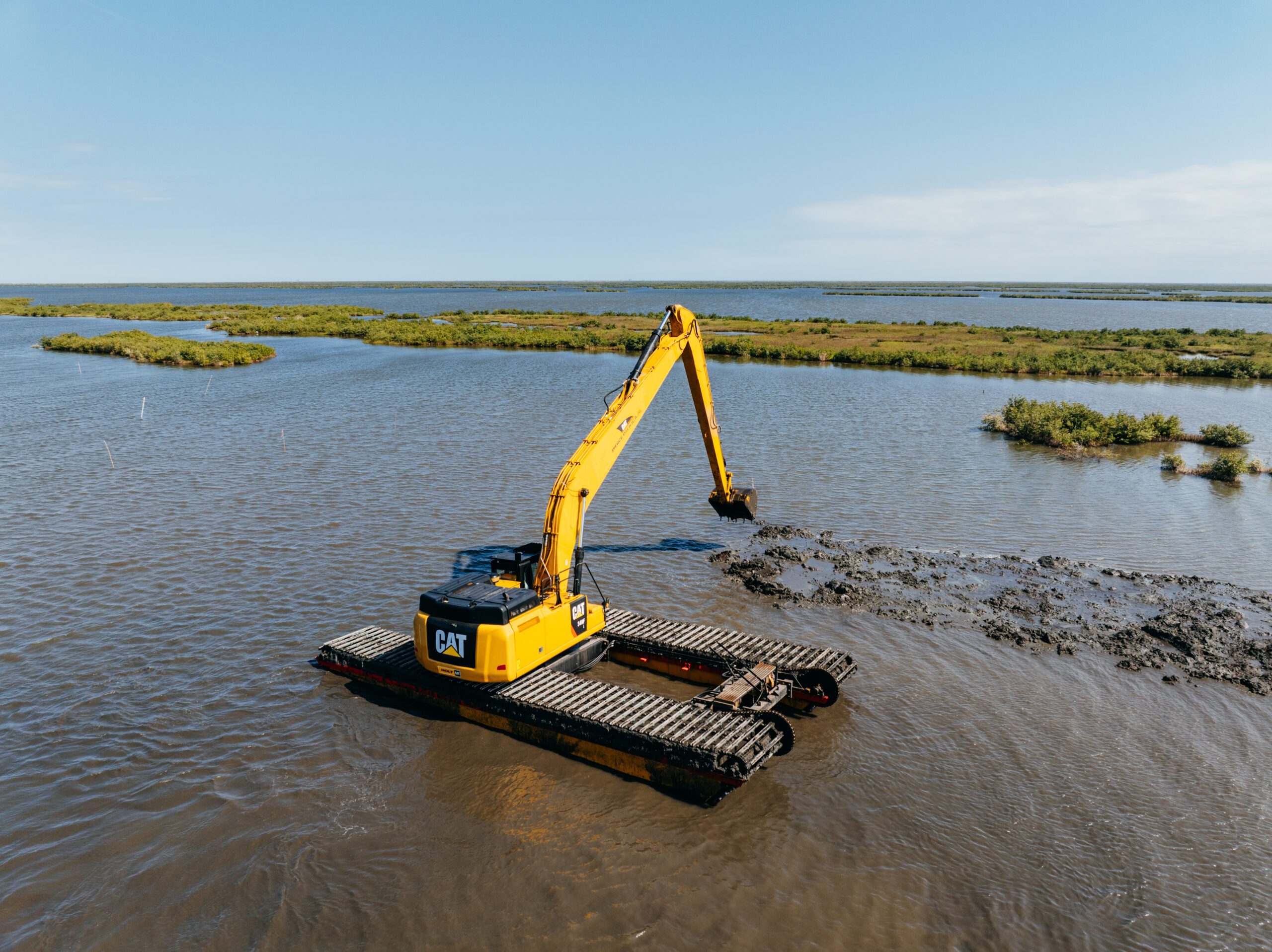 How to Decide Between Renting or Purchasing an Amphibious Excavator ...